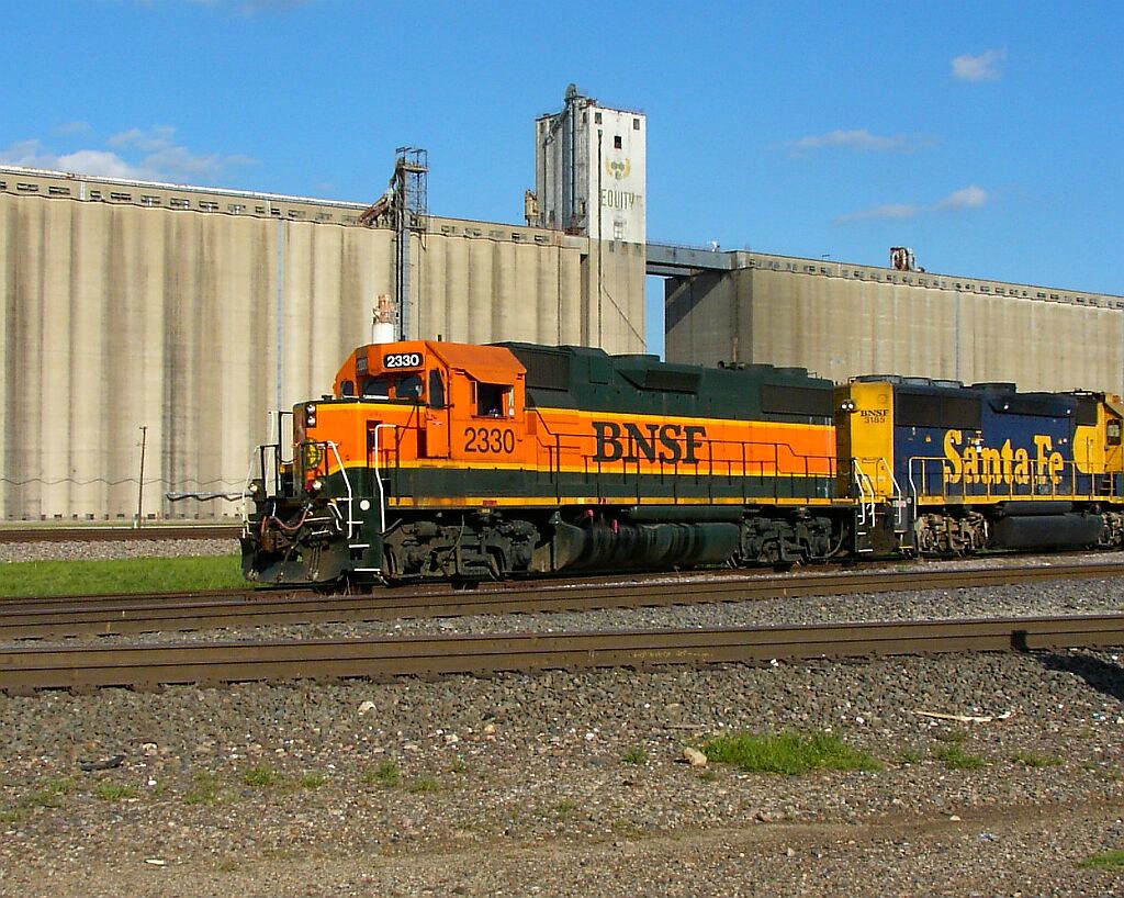 BNSF 2330 & BNSF 3185